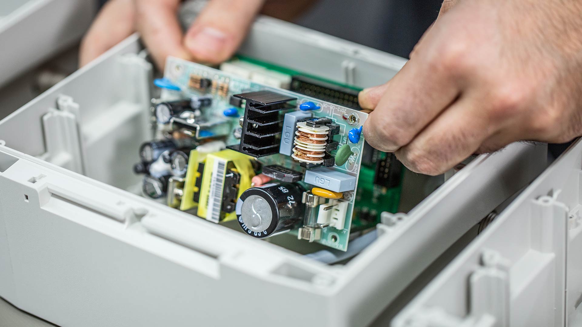 Über Holtkamp - HOLTKAMP ELECTRONICS GMBH